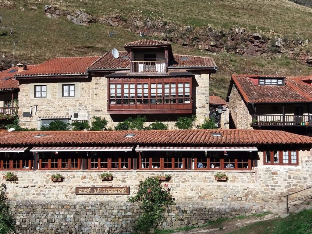 Que ver en Barcena Mayor, España【 2025